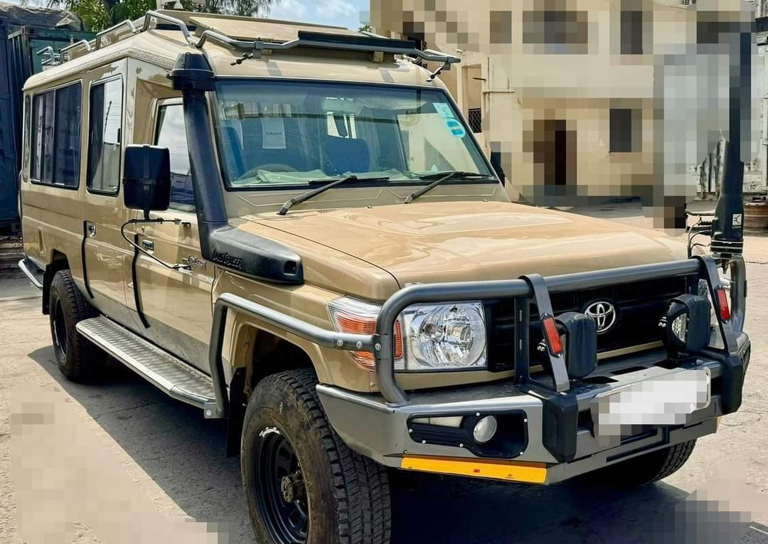 Land Cruiser Tour Van – 4×4 Cars Kenya